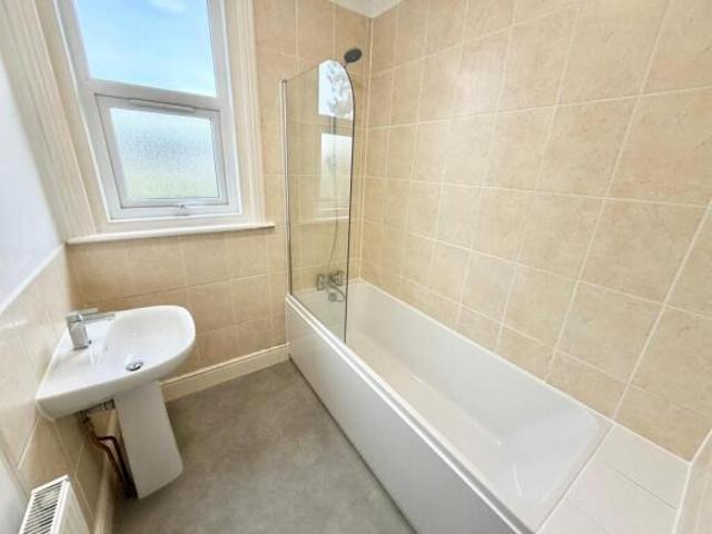 3 bedroom flat for rent in Richmond Park Road, Charminster, Bournemouth, BH8