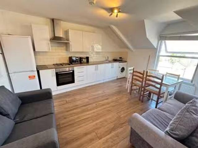 3 bedroom flat for rent in Richmond Road Cardiff, CF24