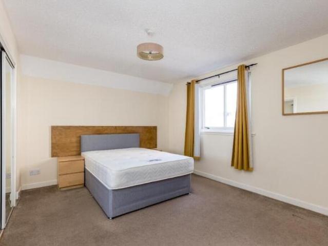3 bedroom flat for rent in Robertson Avenue, Slateford, Edinburgh, EH11