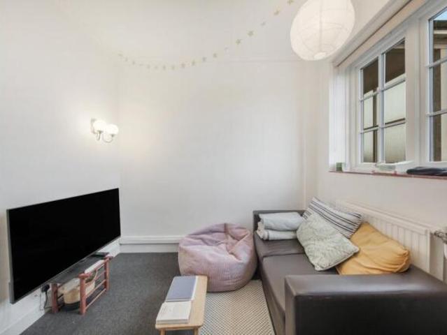 3 bedroom flat for rent in Robin House, Barrow Hill Estate, NW8