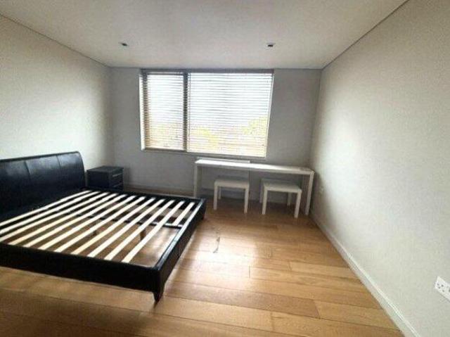 3 bedroom flat for rent in Rochester Mews, NW1
