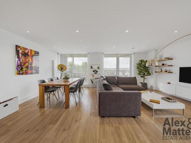 3 bedroom flat for rent in Rope Street, Canada Water, SE16