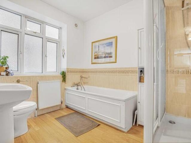 3 bedroom flat for rent in Rostrevor Road, London, SW6