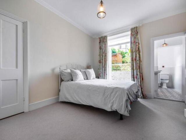 3 bedroom flat for rent in Rostrevor Road, Parsons Green, London, SW6