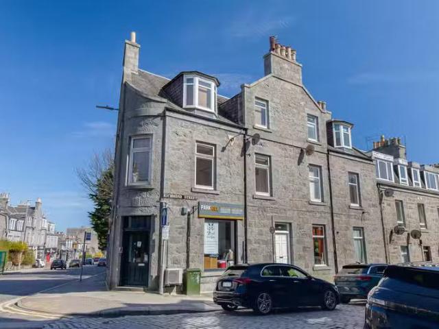 3 bedroom flat for rent in Rosemount Place, Aberdeen, AB25