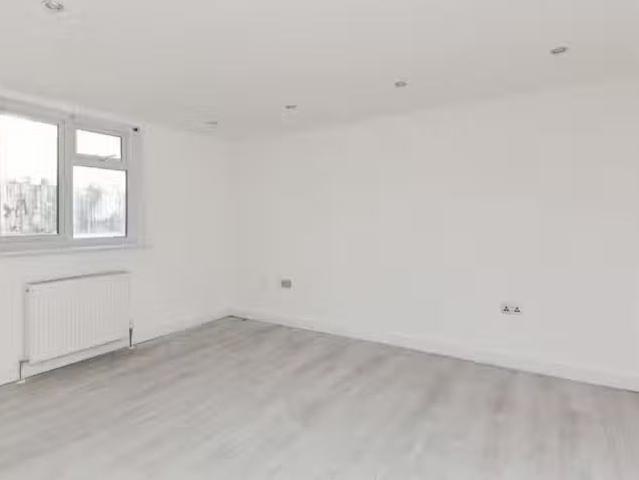 3 bedroom flat for rent in Rosemary Road, CO15