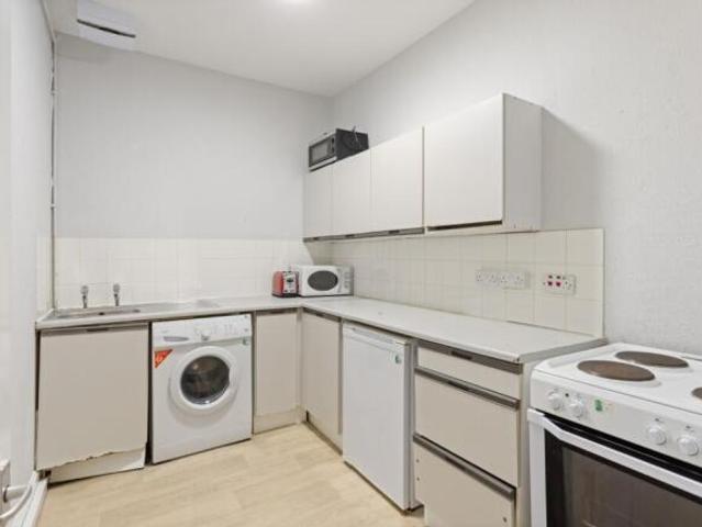 3 bedroom flat for rent in Roseneath Place, Marchmont, Edinburgh, EH9