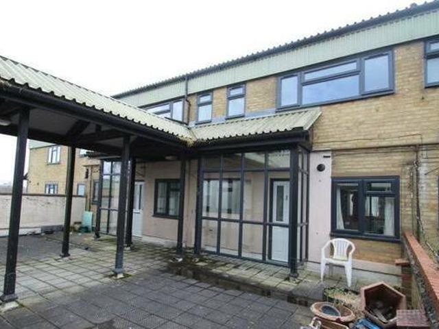 3 bedroom flat for rent in Rossgate Hemel Hempstead HP1