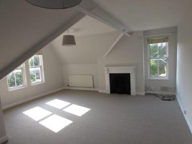 3 bedroom flat for rent in Rothsay Road, MK40
