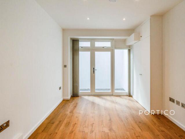 3 bedroom flat for rent in Rowhill Road, London, E5