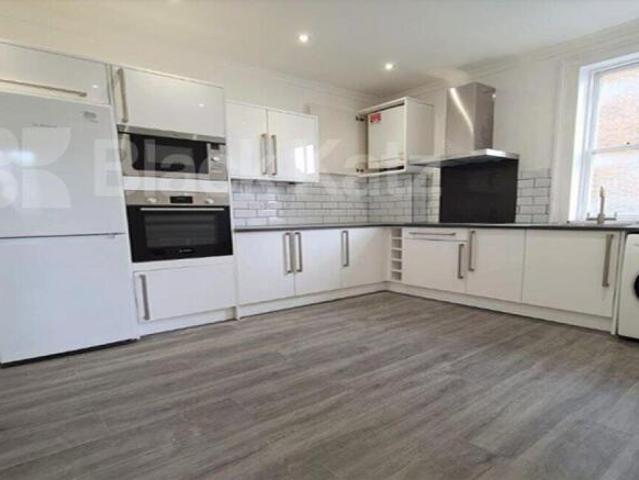 3 bedroom flat for rent in Royal College Street, Camden Town NW1