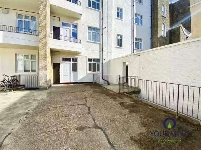 3 bedroom flat for rent in Royal Crescent St. Augustines Road.