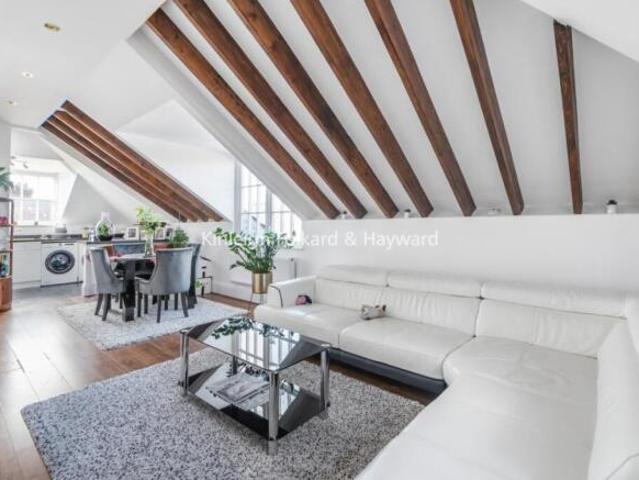 3 bedroom flat for rent in Royal Drive, London, N11