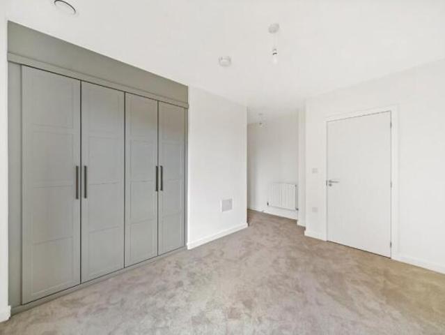 3 bedroom flat for rent in Royal Gateway, London, W3