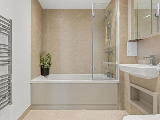 3 bedroom flat for rent in Royal Gateway, London, W3