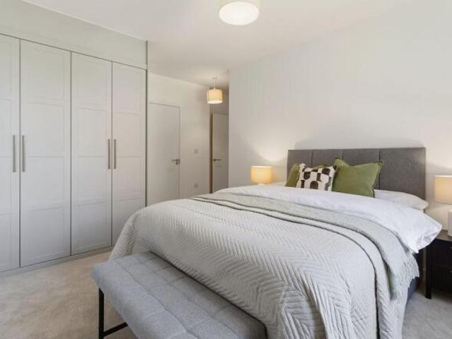 3 bedroom flat for rent in Royal Gateway, London, W3