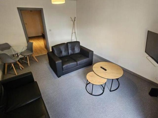 3 bedroom flat for rent in Royal Park Road, Hyde Park, LS6 1NH, LS6