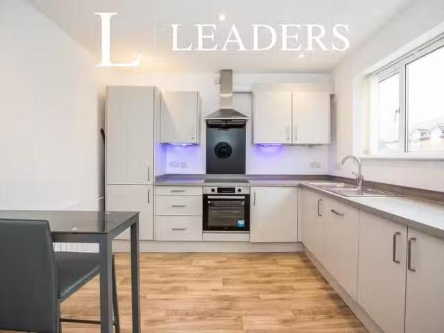 3 bedroom flat for rent in Rugby Road, CV32