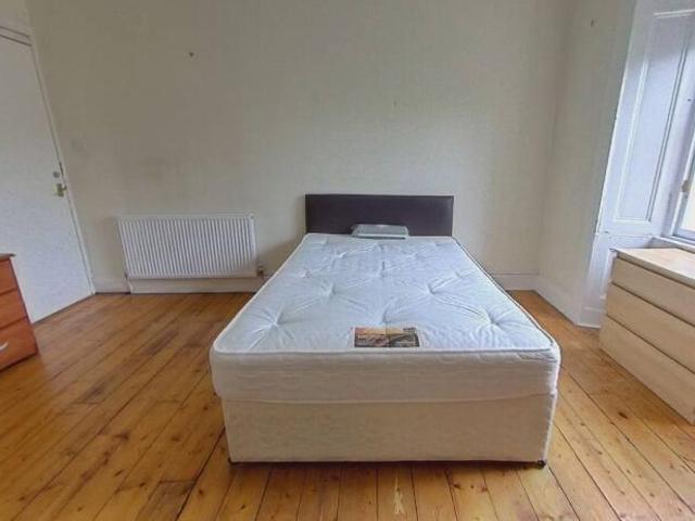 3 bedroom flat for rent in Ruskin Place, Glasgow, G12