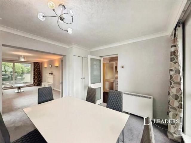 3 bedroom flat for rent in Russell Cotes Road, Bournemouth, Dorset, BH1