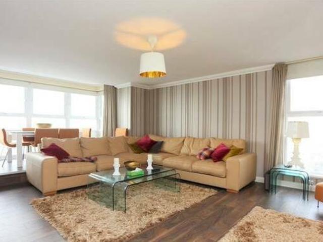 3 bedroom flat for rent in Russell Square Brighton BN1