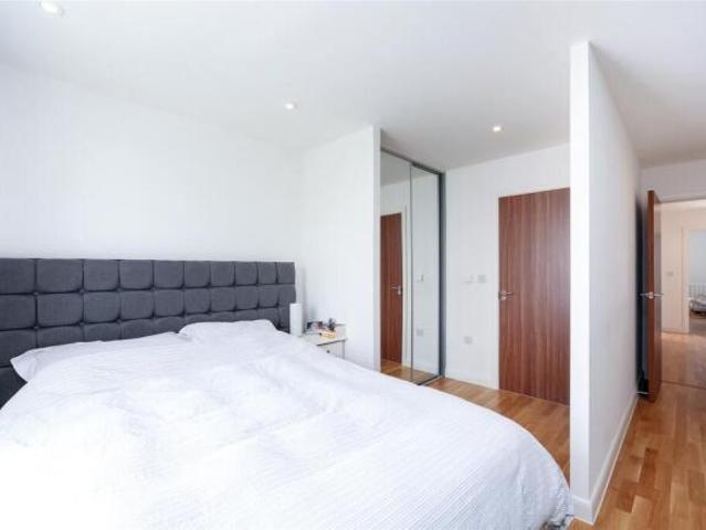 3 bedroom flat for rent in Rutherford House, 483 Battersea Park Road, Battersea, SW11