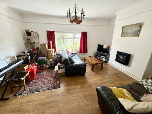 3 bedroom flat for rent in Rutherford Road, Liverpool, L18