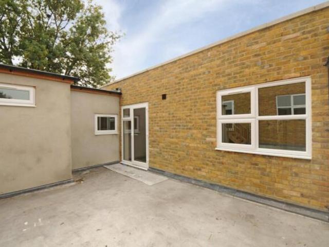 3 bedroom flat for rent in Rye Lane, Peckham, London, SE15