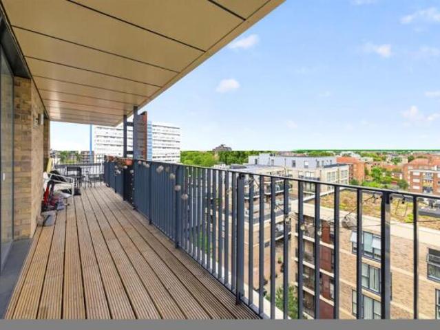 3 bedroom flat for rent in Scena Way London SE5