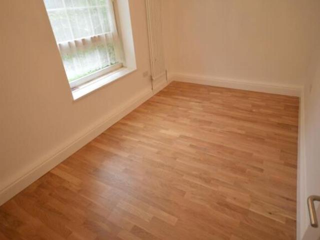 3 bedroom flat for rent in Samford House, Charlotte Terrace, London, N1