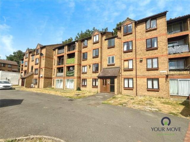 3 bedroom flat for rent in Sandcliff Road, Erith, DA8
