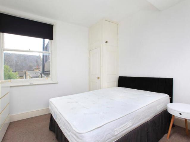 3 bedroom flat for rent in Sandmere Road, Clapham, SW4