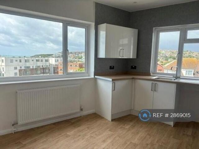 3 bedroom flat for rent in Saltdean, Brighton, BN2