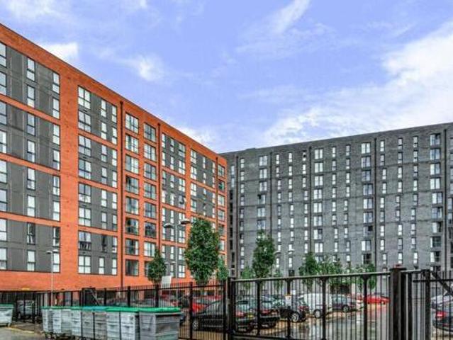 3 Bedroom Flat For Rent In Salford, Manchester
