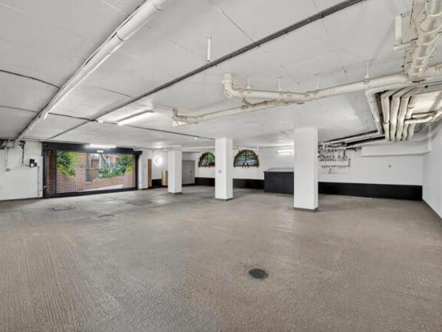 3 bedroom flat for rent in Savoy Court, Firecrest Drive, Hampstead, London, NW3