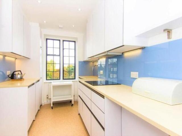 3 bedroom flat for rent in Selwyn House, Manor Fields, SW15
