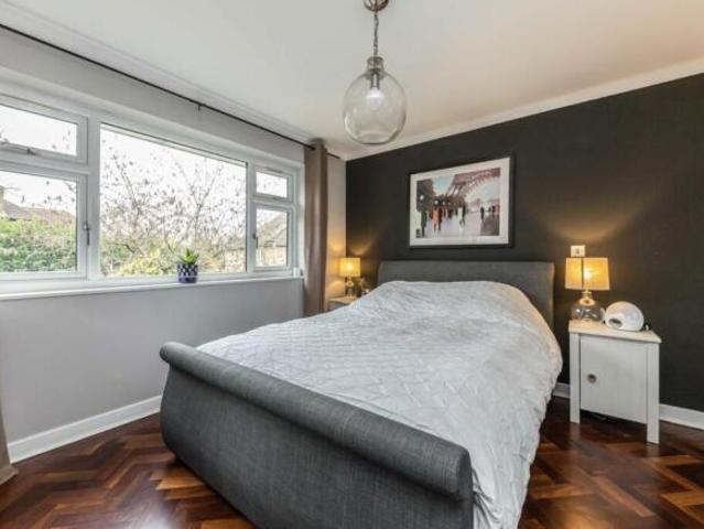 3 bedroom flat for rent in Shaef Way, Teddington, TW11