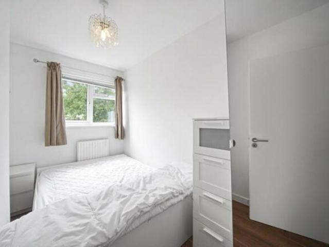 3 bedroom flat for rent in Shaftesbury Court, Shaftesbury Street, Old Street, N1