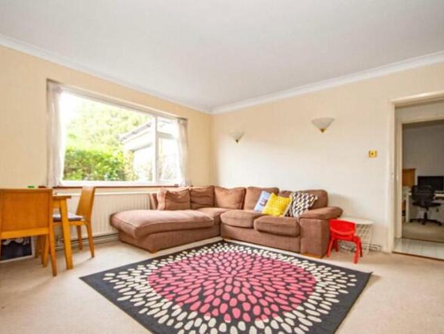 3 bedroom flat for rent in Shakespeare Road, Hanwell, W7