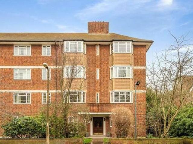 3 bedroom flat for rent in Sheen Court Richmond Surrey TW10