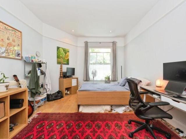 3 bedroom flat for rent in Sheengate Mansions, 309 Upper Richmond Road West, London, SW14