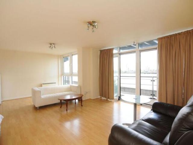 3 bedroom flat for rent in Sheerness Mews, Docklands, London, E16