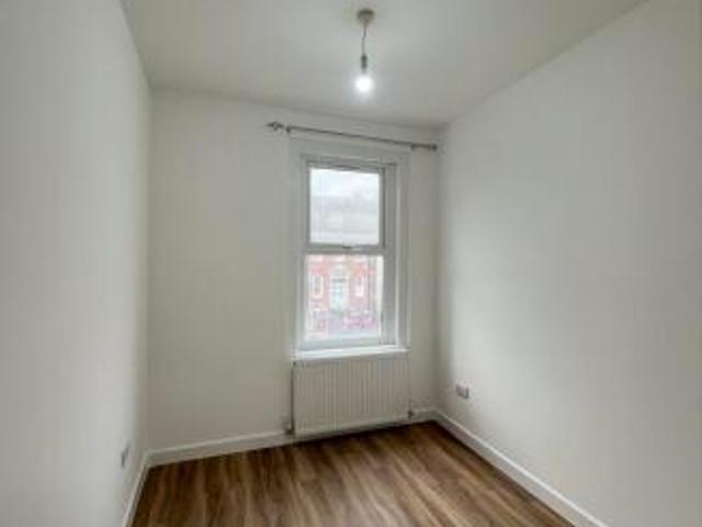 3 bedroom flat for rent in Shrewsbury Road, London, E7