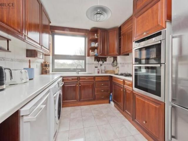 3 bedroom flat for rent in Somerset Square, Holland Park, London, W14