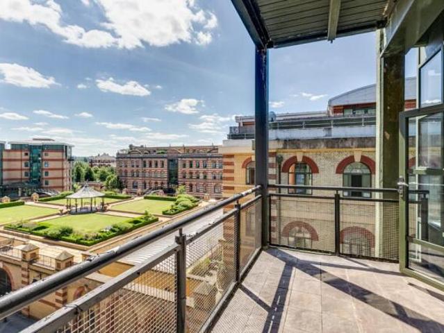 3 bedroom flat for rent in Somerville Avenue, Barnes, SW13