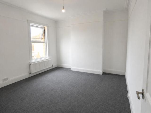 3 bedroom flat for rent in Southchurch Road, Southend on sea, SS1