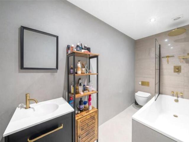 3 bedroom flat for rent in Southend Road, Beckenham, BR3