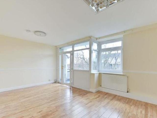 3 Bedroom Flat For Rent In Southfields, London