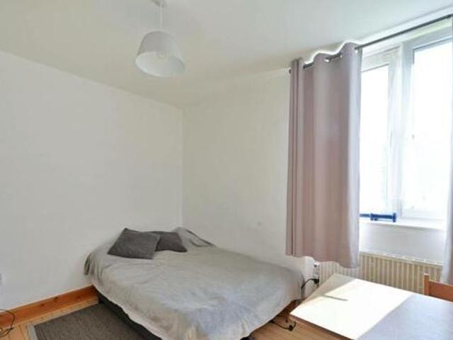 3 Bedroom Flat For Rent In Southfields, London