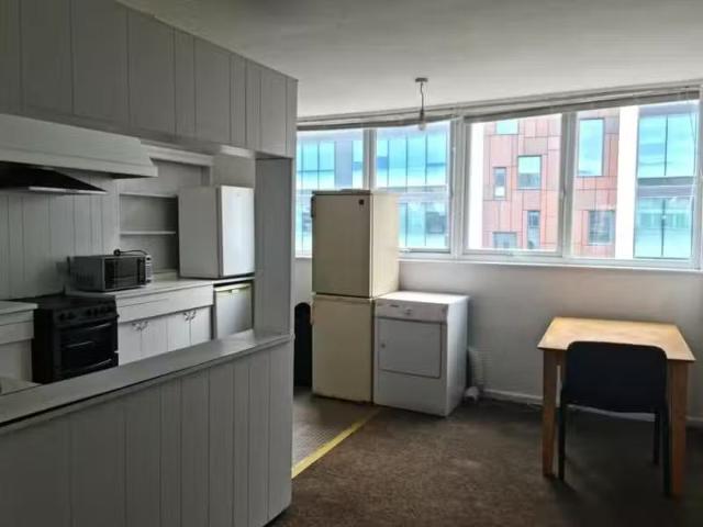 3 bedroom flat for rent in Spacious 3 Bed STUDENT property in.